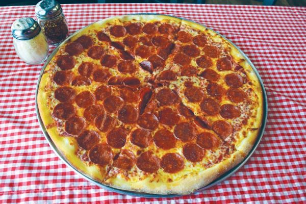 What's the secret to the enduring appeal of Giant Slice Pizza?