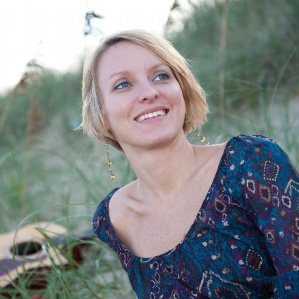 Natalie Wolfe | Mike Dianna's Grill Room | Outer Banks Events